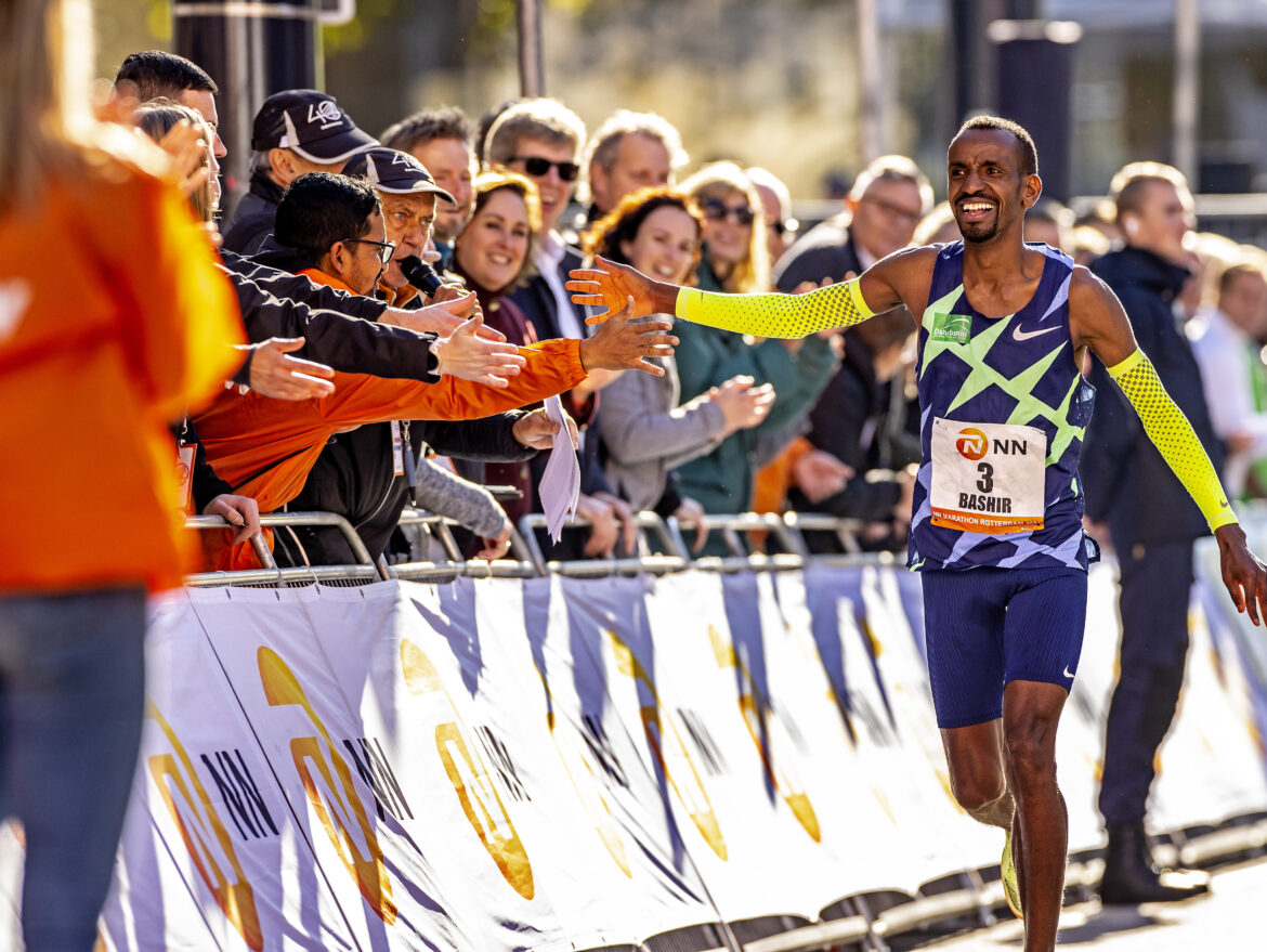 Bashir Abdi wint Marathon Rotterdam opnieuw, Nageeye kampioen op plaats ...