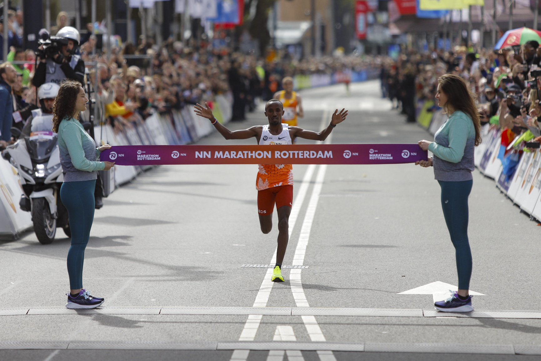 Opnieuw winst en Nederlands record Abdi Nageeye tijdens Marathon ...