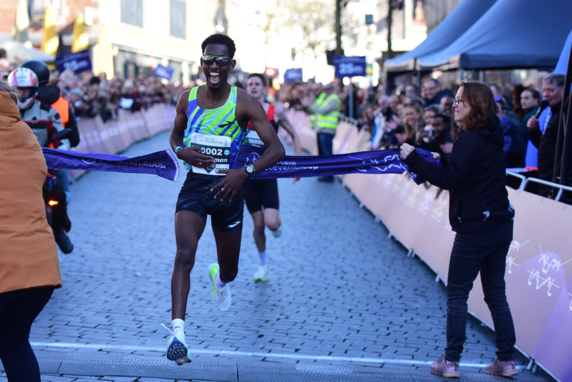 Mohamed & Marsman in spannende finishes naar winst 9e Stevensloop