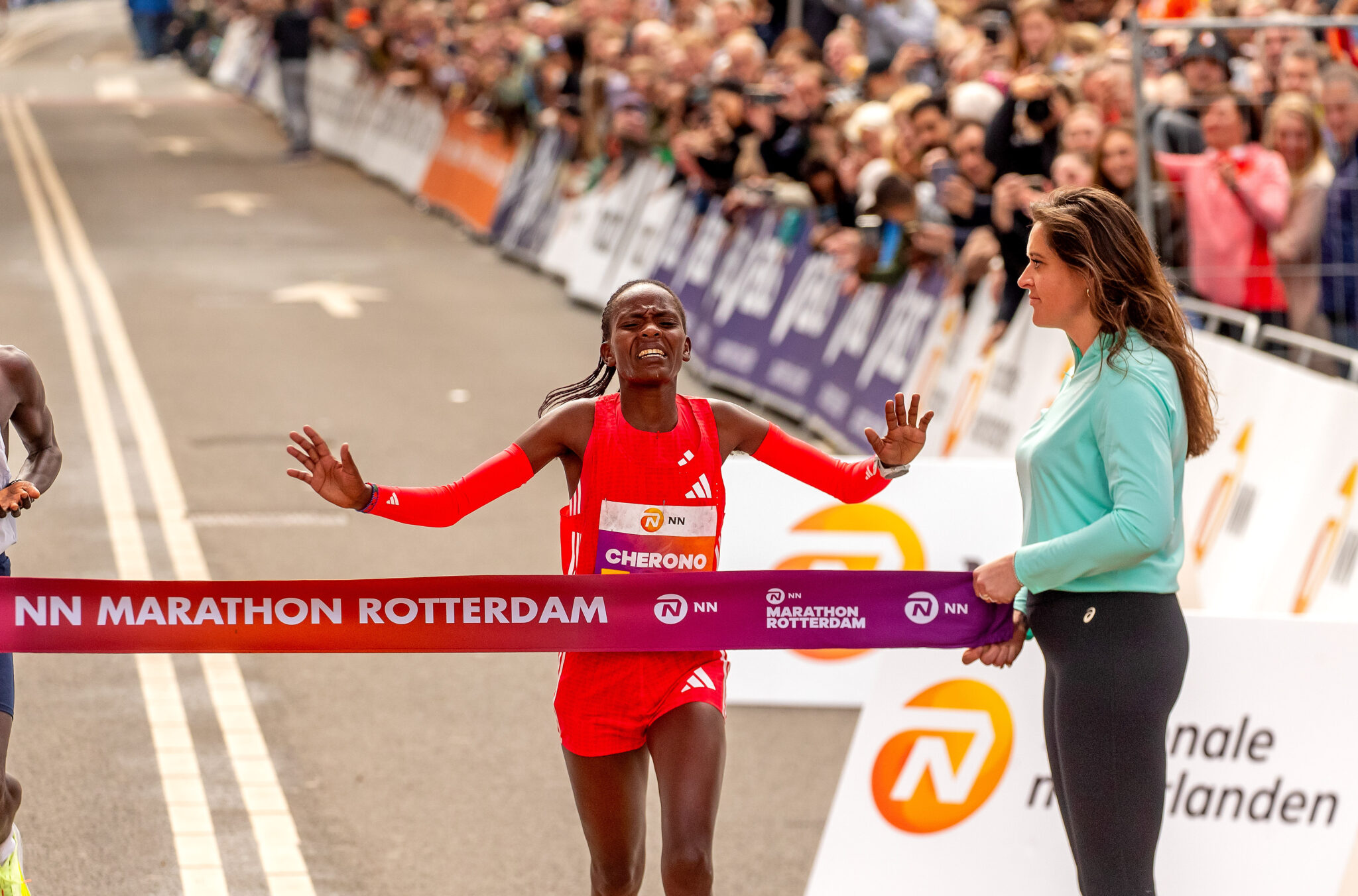Kamworor en Cherono winnen 44e Marathon Rotterdam, Tesfu onder de 2:10 ...